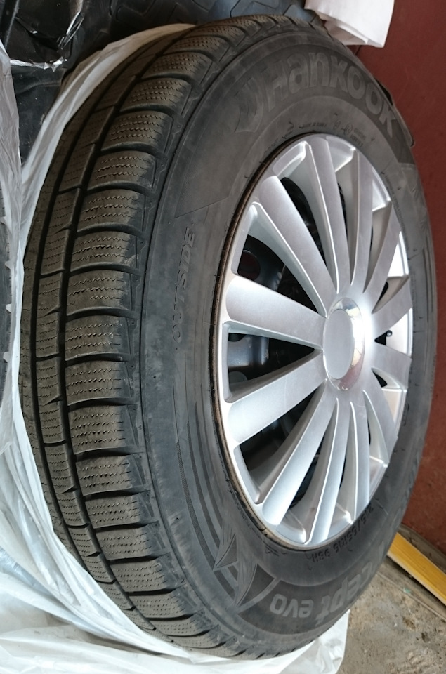 Шины зимние нешипованные Hankook 215/65 R16, штампованные диски 16 на ...