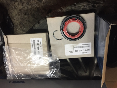 33107505601 Сальник со стопорным кольцом BMW | Запчасти на DRIVE2