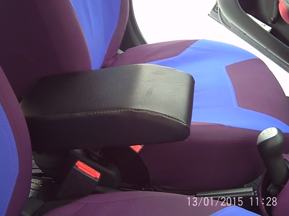 Подлокотник — Lada Гранта (1G), 1,6 л, 2013 года | аксессуары | DRIVE2