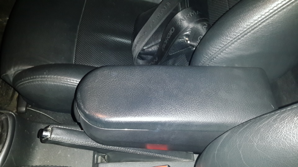 подлокотник — Skoda Octavia A4 Mk1, 1,8 л, 2007 года | аксессуары | DRIVE2
