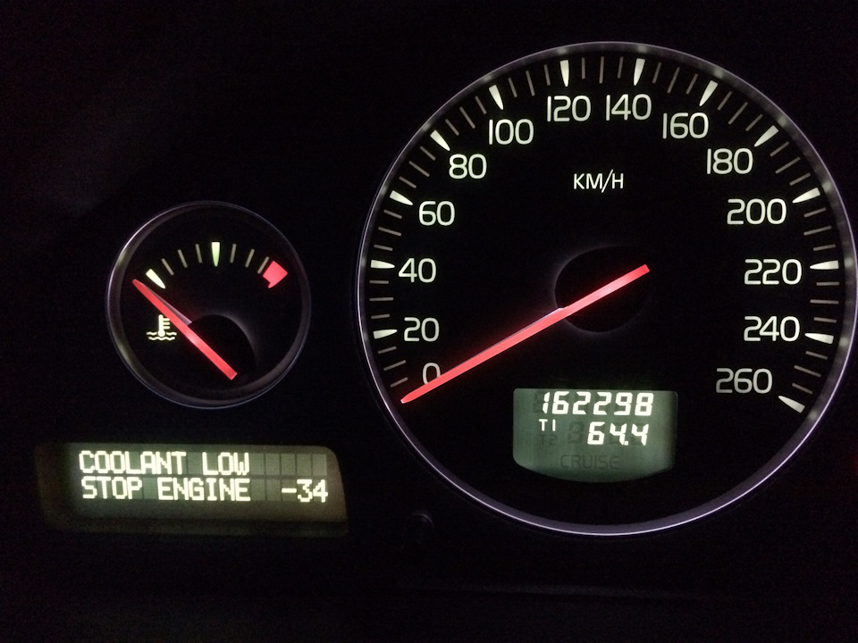 Доливаем антифриз (coolant low stop engine) — Volvo XC70 II, 2,5 л ...