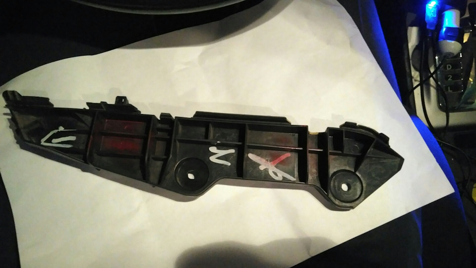 Направляющая заднего бампера — Toyota Corolla (120), 1,6 л, 2004 года ...