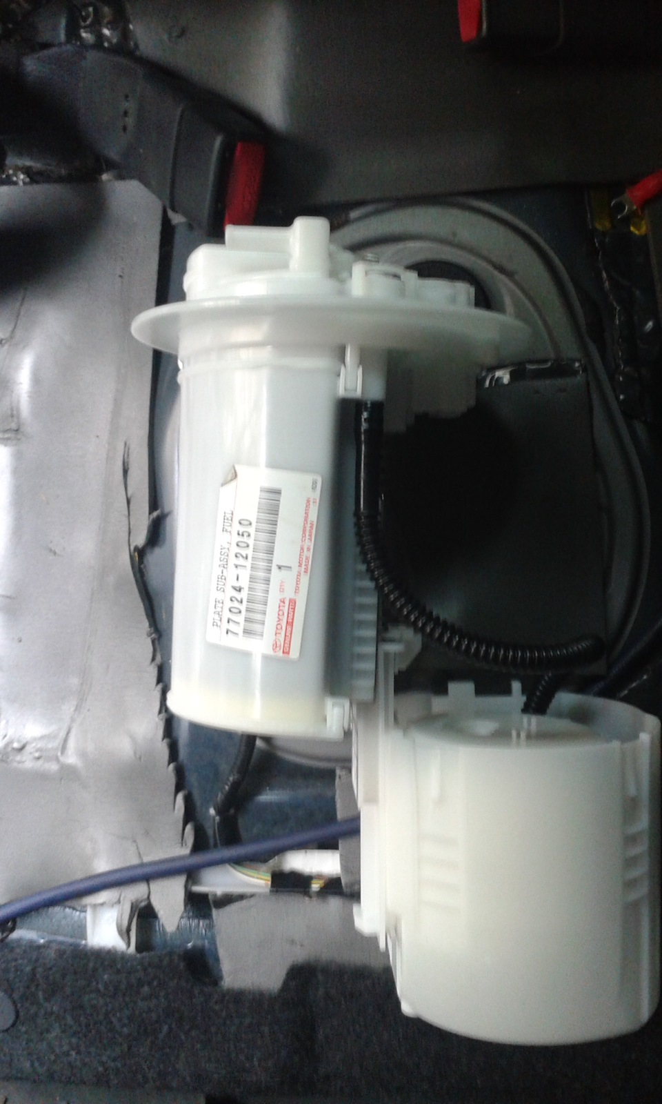 Замена топливного фильтра.+Новые лампы в линзы — Toyota Corolla (140/ ...