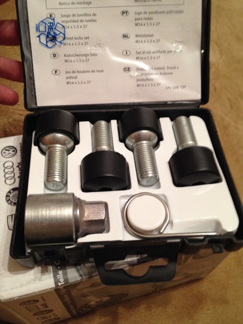 1P0698137 Колёсный болт VAG | Запчасти на DRIVE2