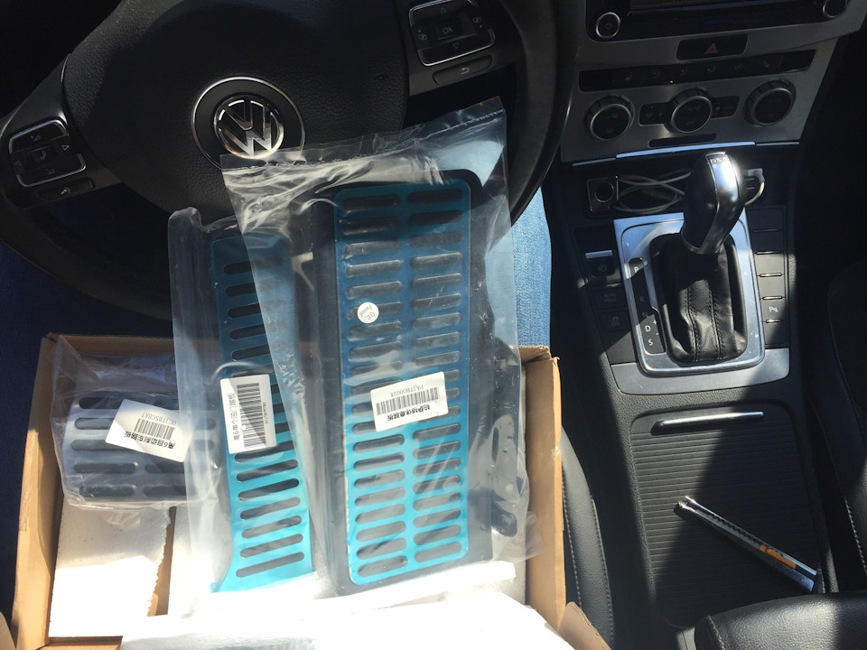 Накладки на педали — Volkswagen Passat B7, 1,8 л, 2013 года ...