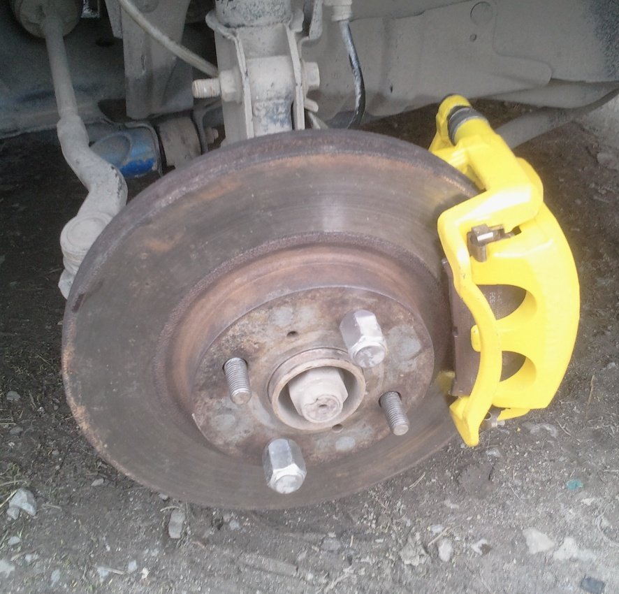 Новые двухпоршневые тормоза R15 — Daihatsu Yrv, 1,3 л, 2005 года ...