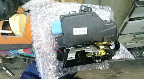 WHT000439 БОЛТ С ПОЛУКРУГ. НИЗКОЙ ГОЛОВ. (25) VAG | Запчасти на DRIVE2