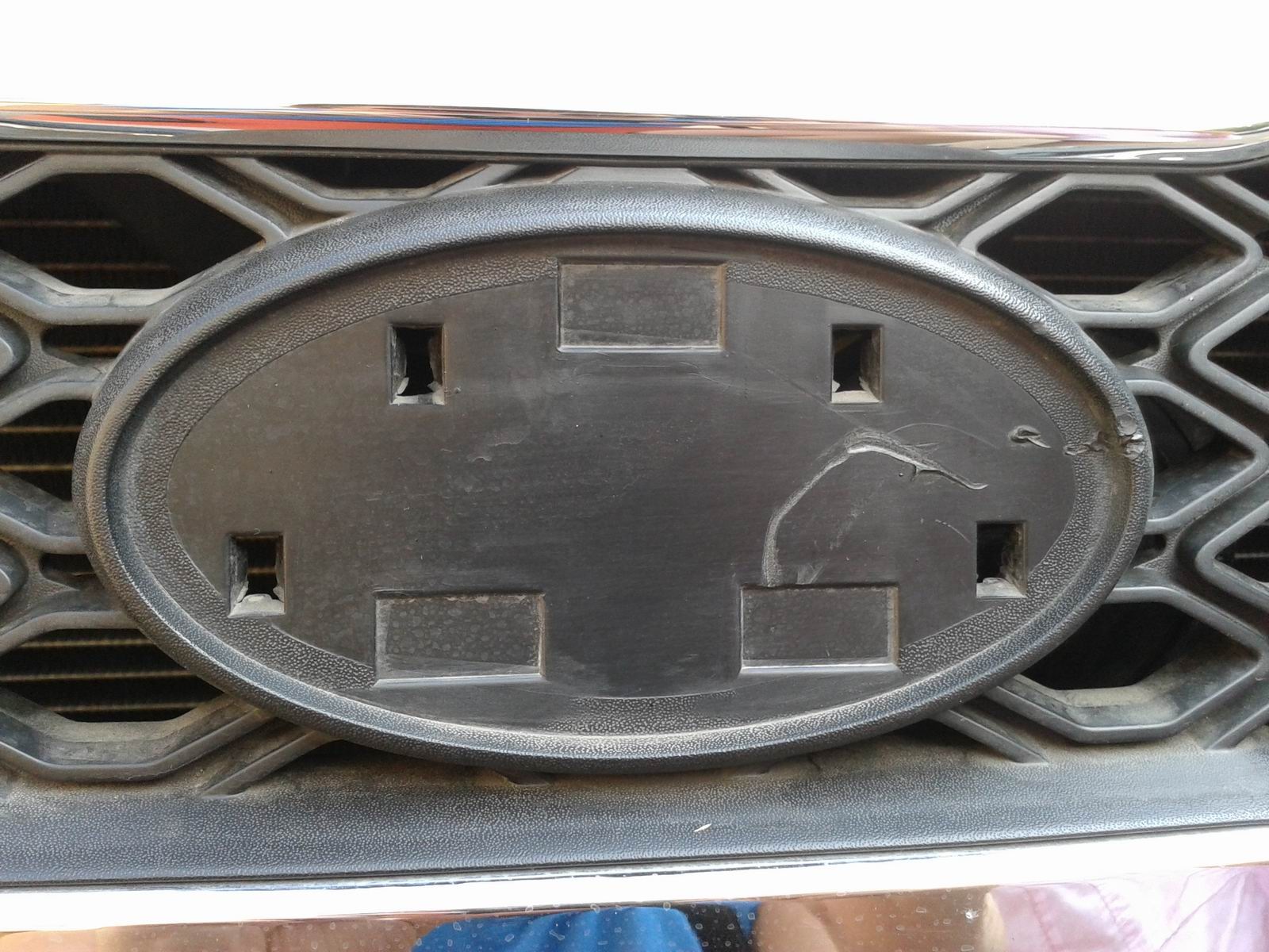 Враги оторвали эмблему. — KIA Rio (2G), 1,4 л, 2010 года | кузовной ...