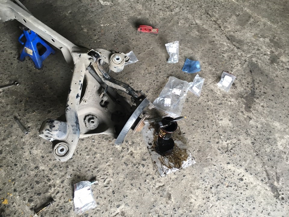 Замена сход-развальных болтов — Audi A4 (B6), 1,8 л, 2002 года | своими ...