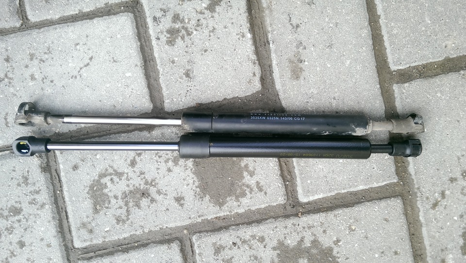 Амортизаторы багажника — Volvo S40 (2G), 2,4 л, 2006 года | запчасти ...