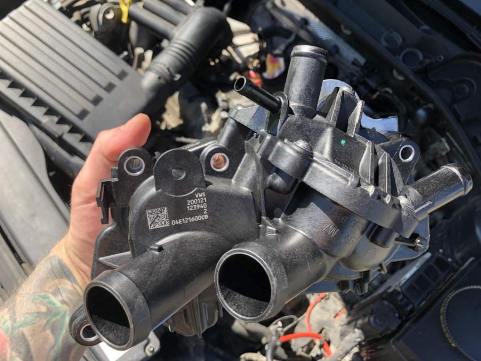 #8 Помпа VAG 04E121600CB — Volkswagen Golf Mk7, 1,4 л, 2013 года ...