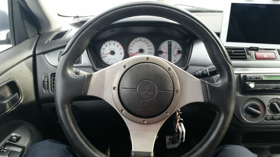 Руль MOMO — Mitsubishi Lancer IX, 2 л, 2007 года | тюнинг | DRIVE2