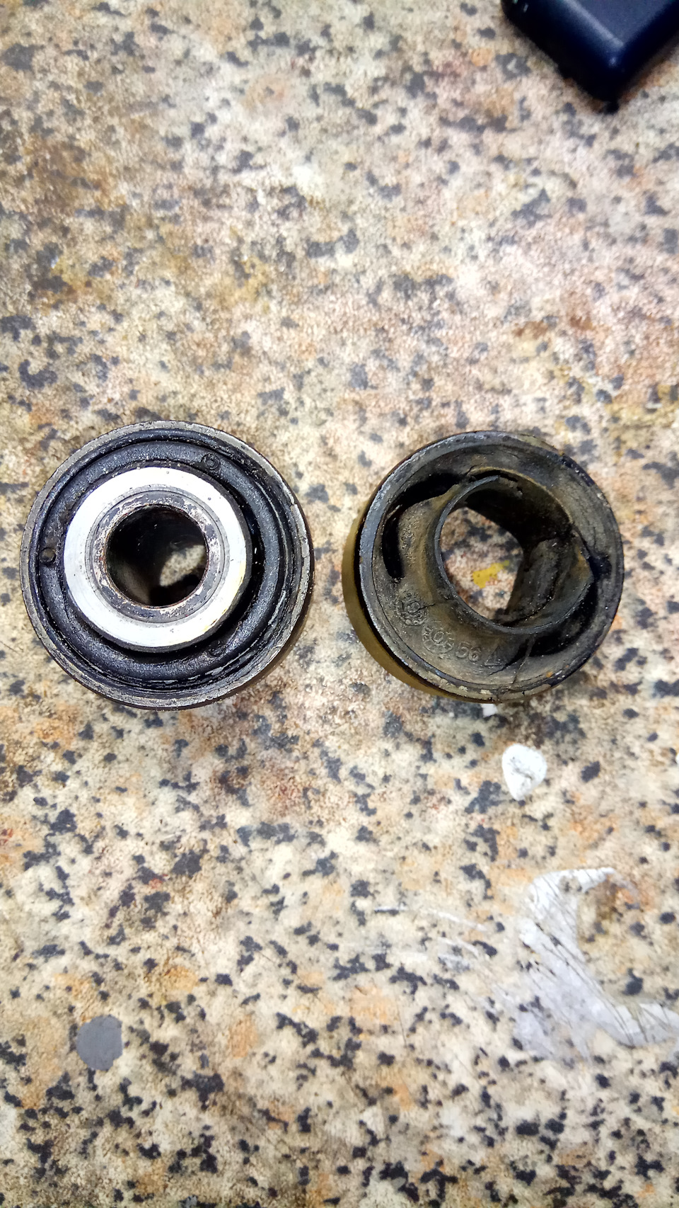 Верхний сайлентблок заднего амортизатора — Chevrolet Equinox (2G), 2,4 ...