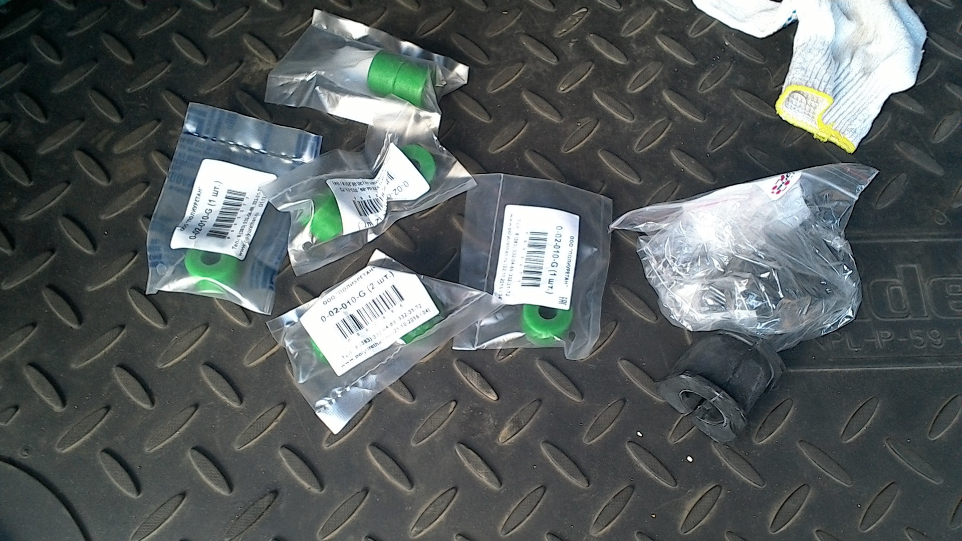 втулки поперечного стабилизатора, полиуританим — Mitsubishi Pajero ...