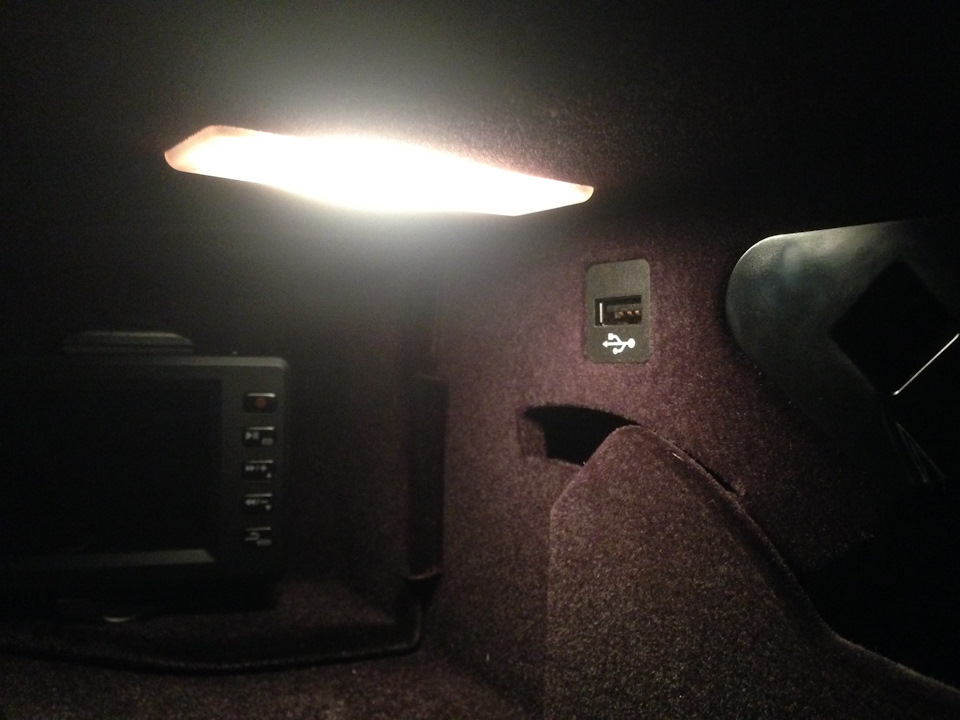 Дополнительный USB-порт в перчаточный ящик — BMW 5 series (F10), 2 л ...