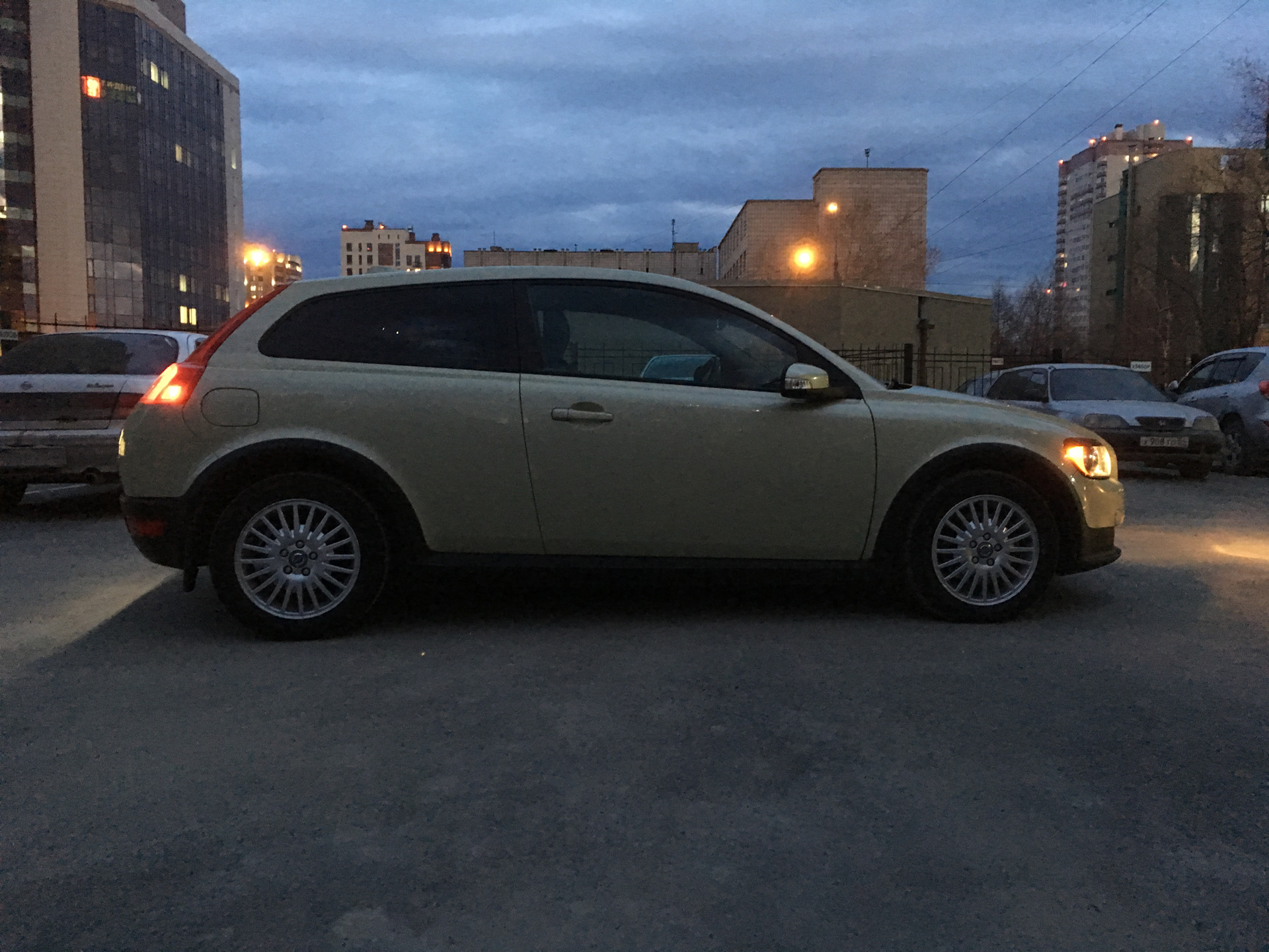 Оригинальный алюминиевый колесный диск "Crius" 6,5 x 16" — Volvo C30, 2 ...