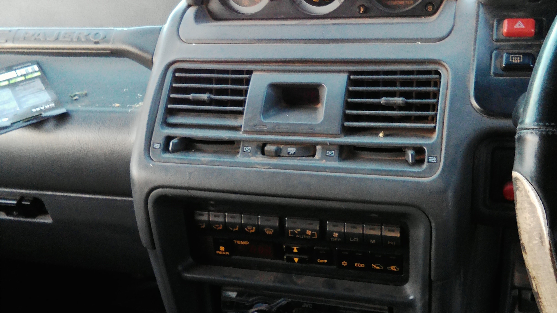 Mitsubishi Pajero (2G) 3.0 бензиновый 1995 | Светло-серый пыжик на DRIVE2