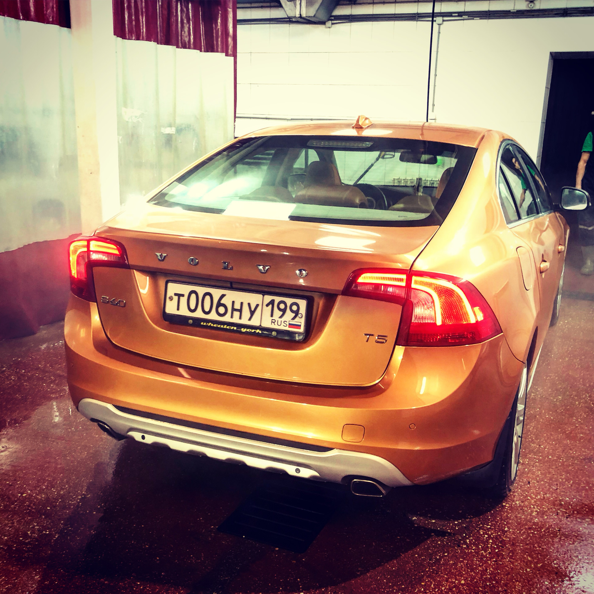 С Новым годом! Или мойка под бой курантов))) — Volvo S60 (2G), 2,5 л, 2012 года | просто так ...