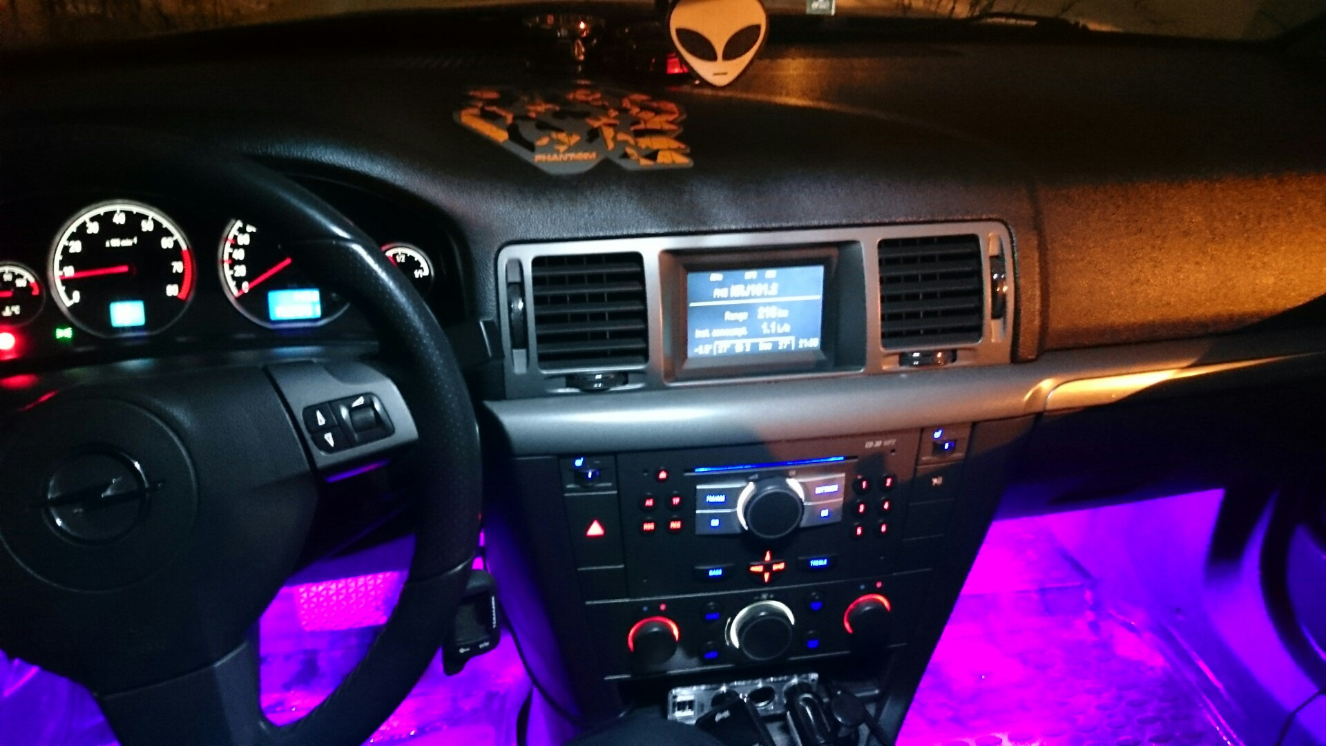 Подсветка ног (purple) — Opel Vectra C, 1,8 л, 2007 года | электроника ...