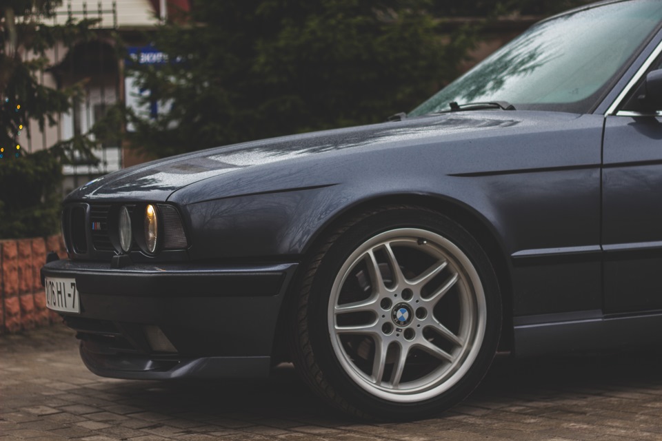 Фотосессия от интернет издания "Everyday youngtimer" — BMW 5 series (E39), 2,2 л, 2001 года ...