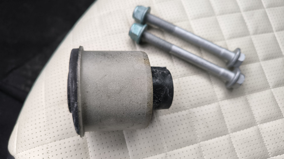 Замена сайлентблоков балки. — Volkswagen Polo Sedan, 1,6 л, 2015 года ...