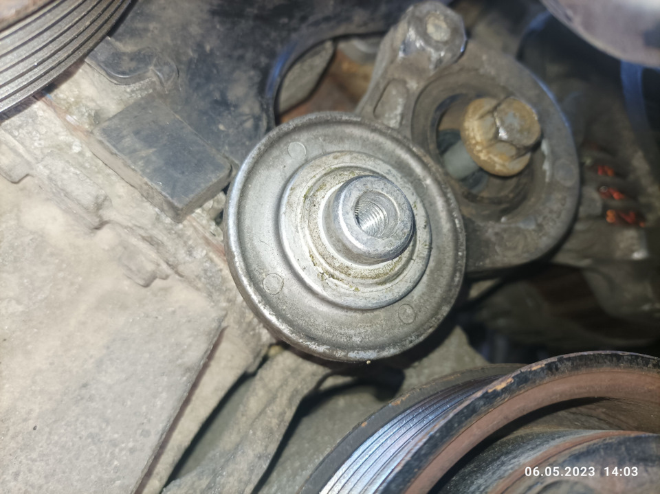 Замена натяжитель приводного ремня 636 — Renault Grand Scenic III, 1,5 ...