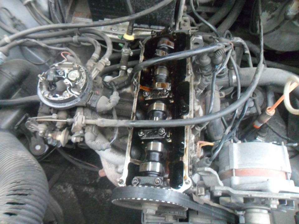 Замена прокладки под крышкой клапанов — Audi 80 (B3), 1,8 л, 1987 года ...