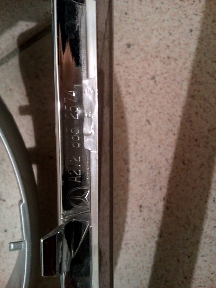 A2128852574 Накладка решетки радиатора. Mercedes | Запчасти на DRIVE2