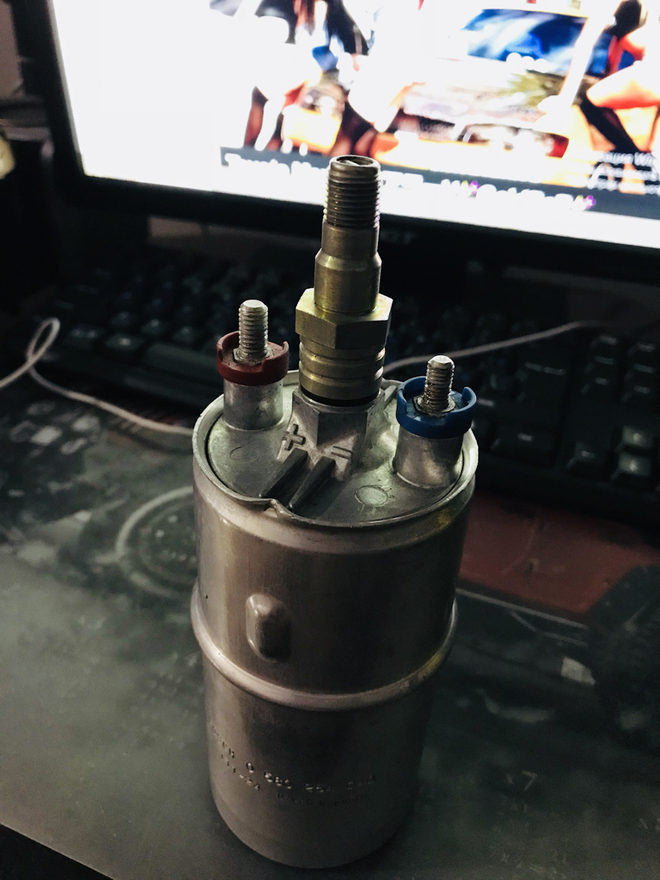 Топливный насос BOSCH 040 и новая батарейка — Toyota Mark II (90), 2,5 ...