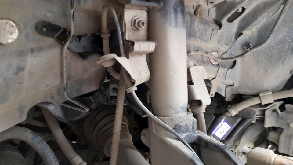 Защита приводного ремня от грязи 31407737, 31402785, 6849584 ...