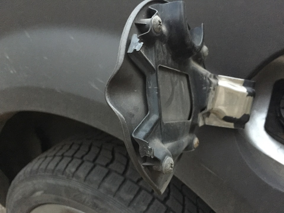 Резиновые ограничители лючка бензобака — Honda Element, 2,4 л, 2004 ...