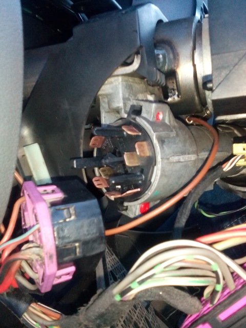 4A0971975 Корпус плоского разъема VAG | Запчасти на DRIVE2