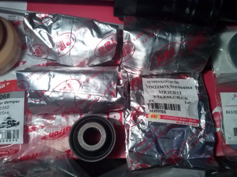 MR223673 Сайлентблок верхний задней цапфы DIAMANTE/SIGMA/MAGNA 94-05 ...