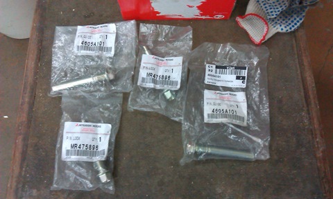 MR475896 ПАЛЕЦ СУППОРТА Mitsubishi | Запчасти на DRIVE2