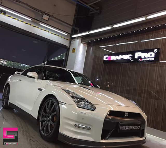 Суперкар Nissan GT-R обработан уникальными защитными нанокерамическими ...
