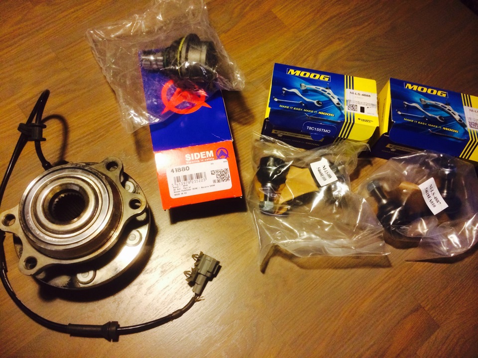 Передняя ступица, передние стойки стабилизаторов, и передняя нижняя ...