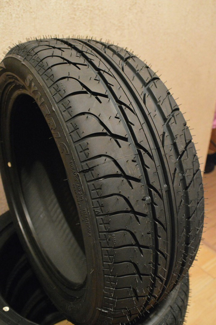 Рельсы R-16 на Lada Priora and резина Tigar Sinerys — Lada Приора седан ...