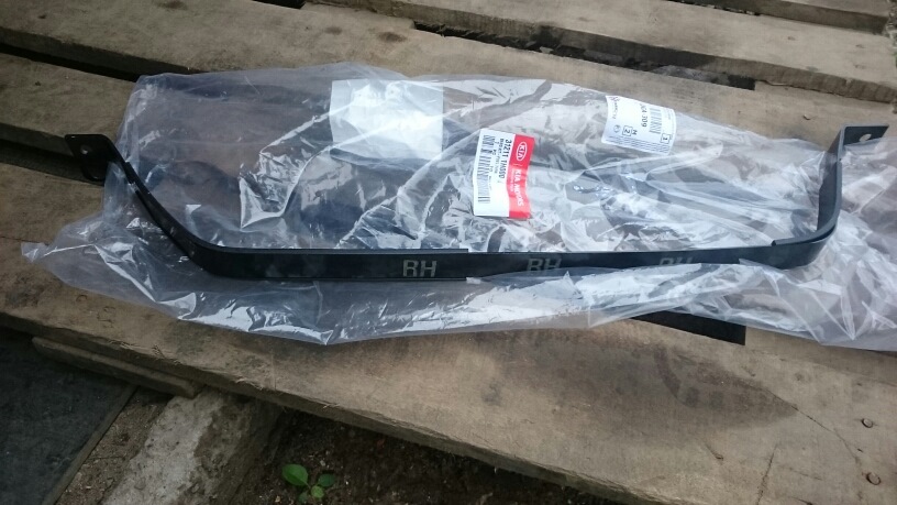 Лента крепления бензобака — KIA Ceed SW (1G), 1,6 л, 2010 года | своими ...