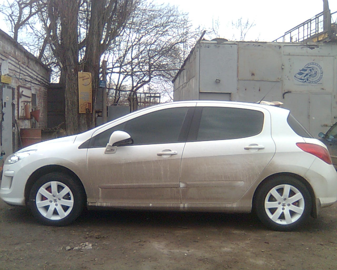 Белые диски — Peugeot 308 (1G), 1,6 л, 2009 года | тюнинг | DRIVE2