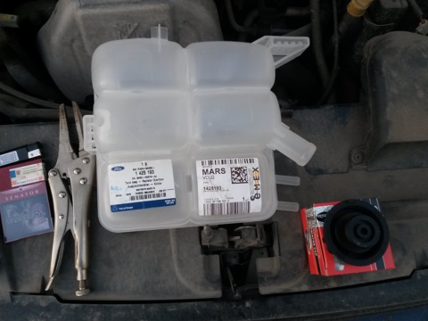 1425193 Бачок расширительный / C-Max, Focus-II, Kuga 04~ Ford ...