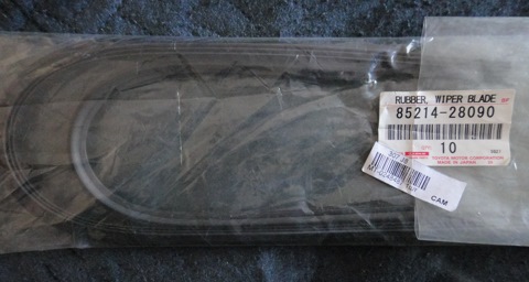 8521428090 Резинка щётки стеклоочистителя правого TOYOTA LEXUS ...