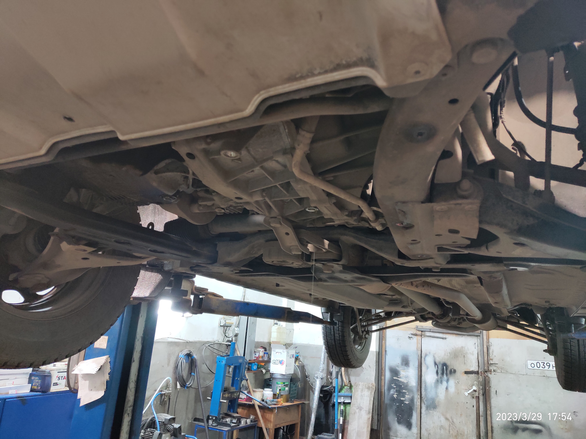 Замена масла в КПП и переднем редукторе — Renault Duster (1G), 1,6 л ...
