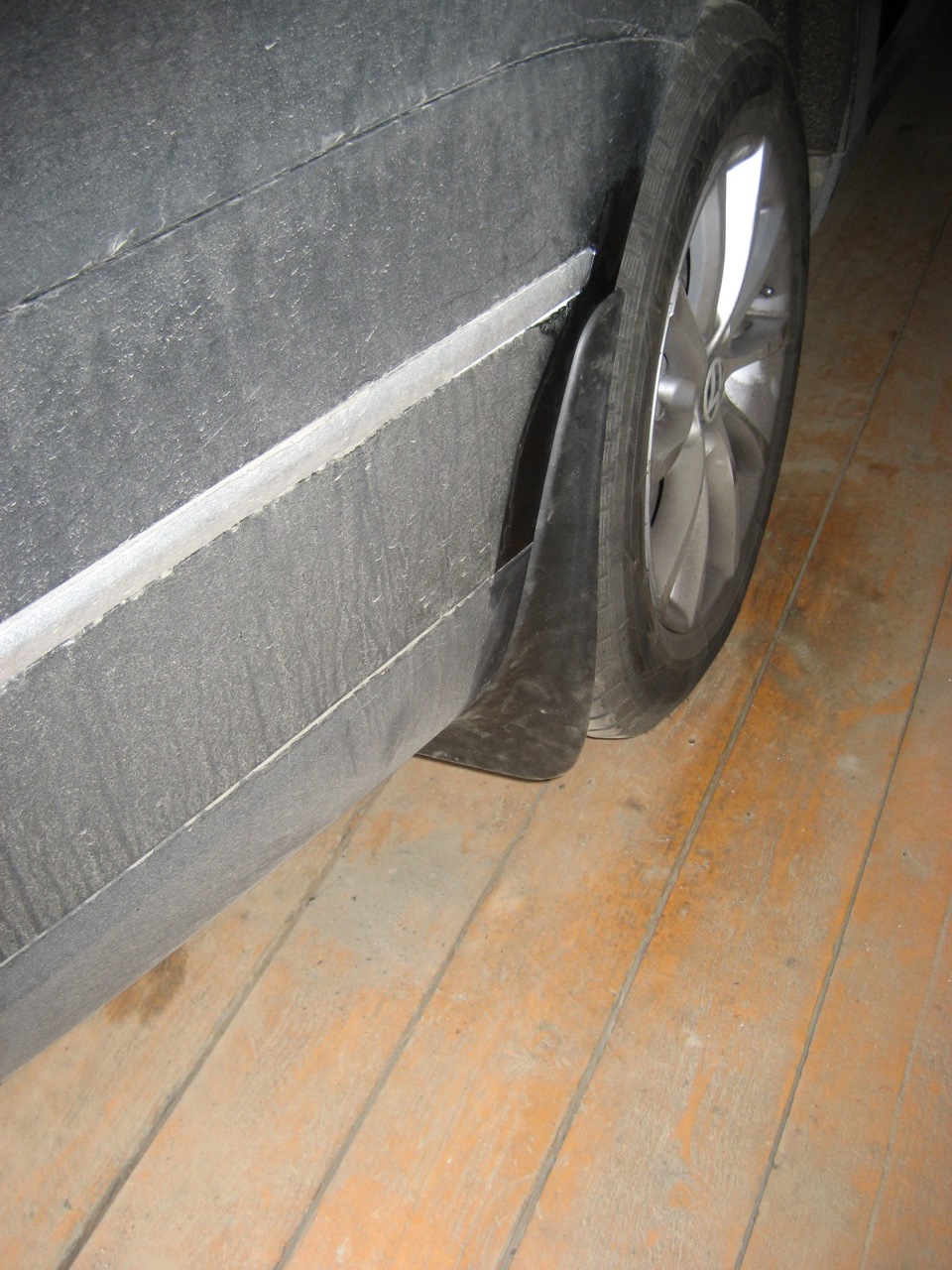Поставили задние брызговики — Volkswagen Passat B6, 2 л, 2007 года ...