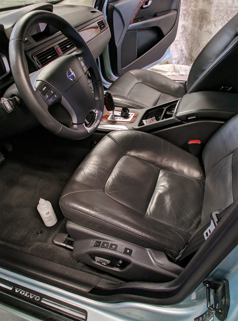 Leather Care 31375176 — больше кожи! — Volvo V70 III, 2,5 л, 2008 года ...
