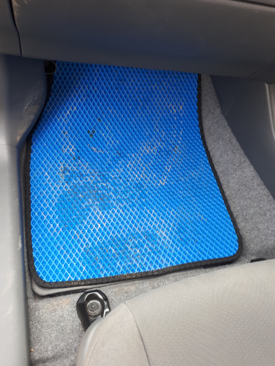 Коврики от EVA. — Toyota Prius (30), 1,8 л, 2011 года | аксессуары | DRIVE2