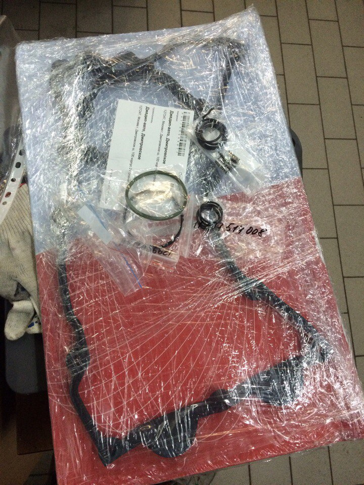 Замена прокладки клапанной крышки — BMW 3 series (E90), 2 л, 2006 года ...