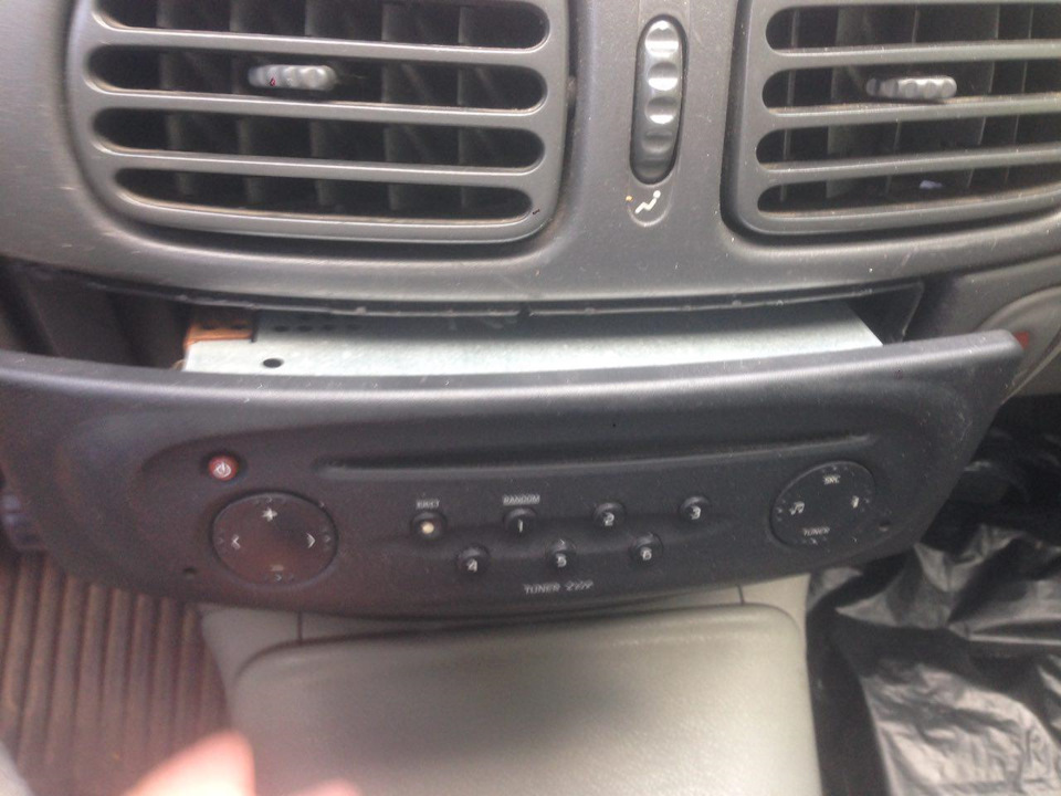Подскажите: cалазки Автомагнитола Scenic — Renault Megane Scenic, 1,9 л ...