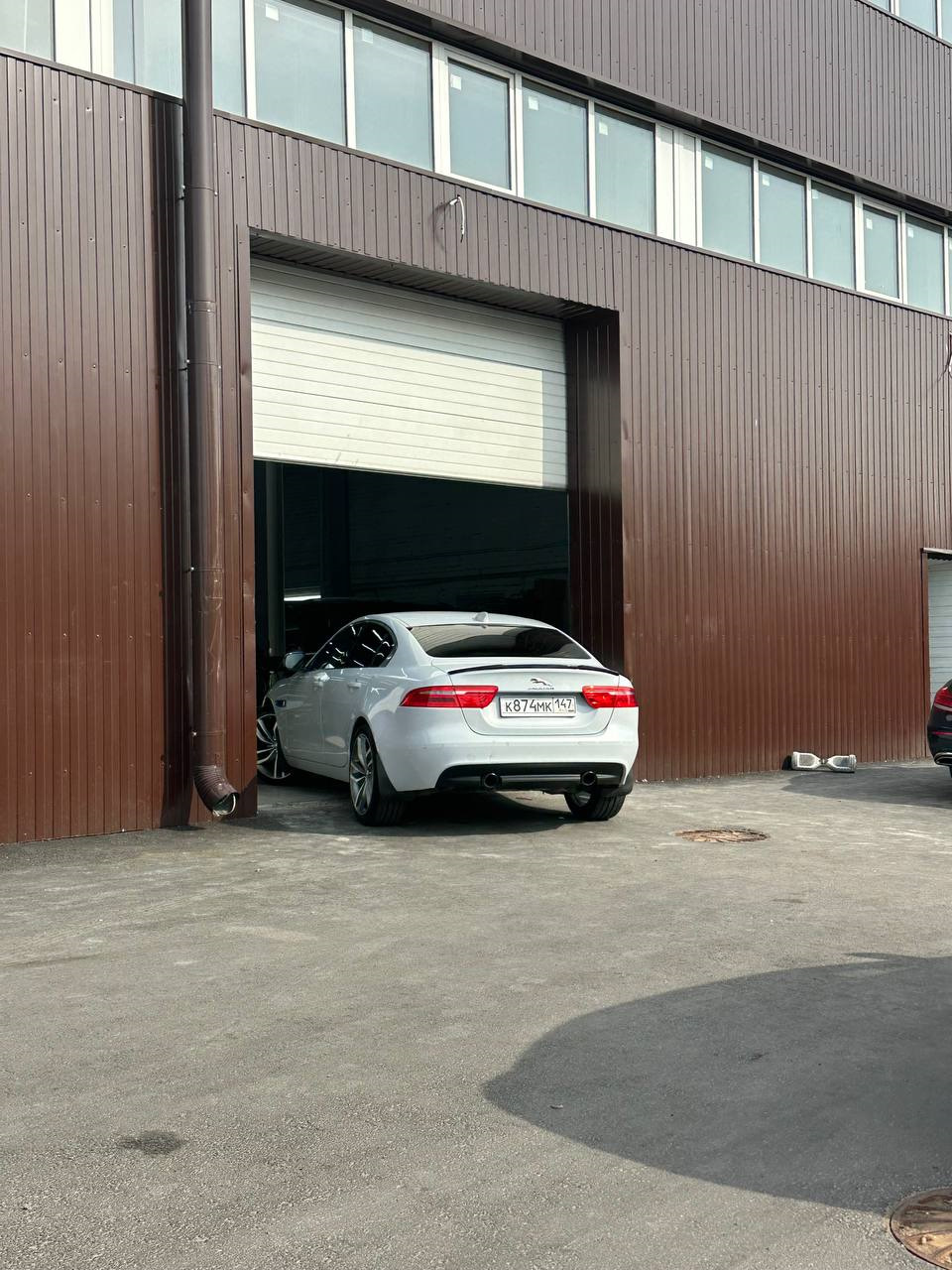 Установка спортивного бампера — Jaguar XE, 2 л, 2017 года | тюнинг | DRIVE2