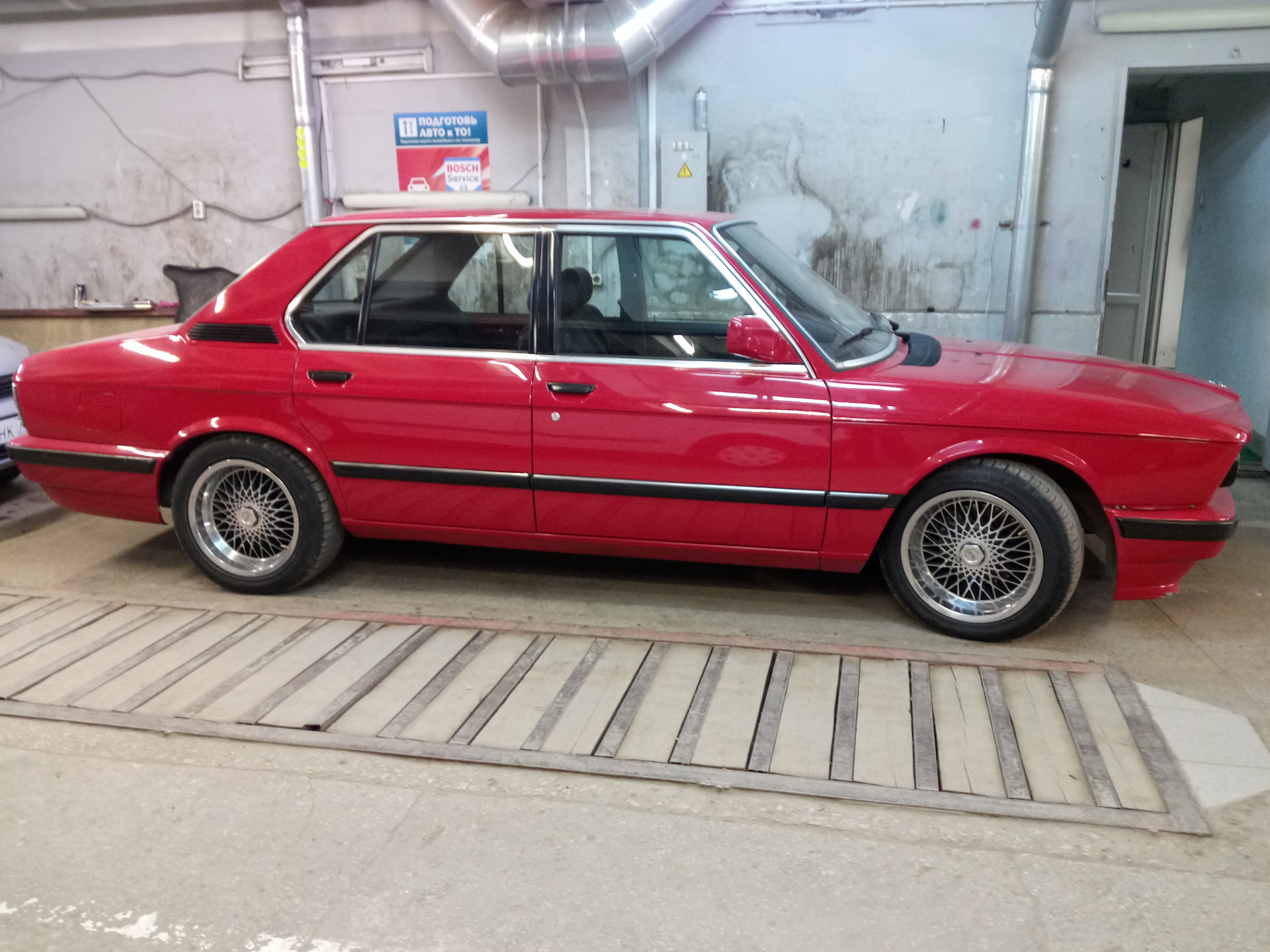 Примерил молдинги. — BMW 5 series (E12), 2,5 л, 1978 года | стайлинг | DRIVE2