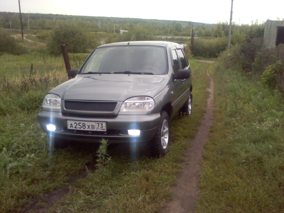 Ксенон и чистая машина))) — Chevrolet Niva, 1,7 л, 2004 года ...